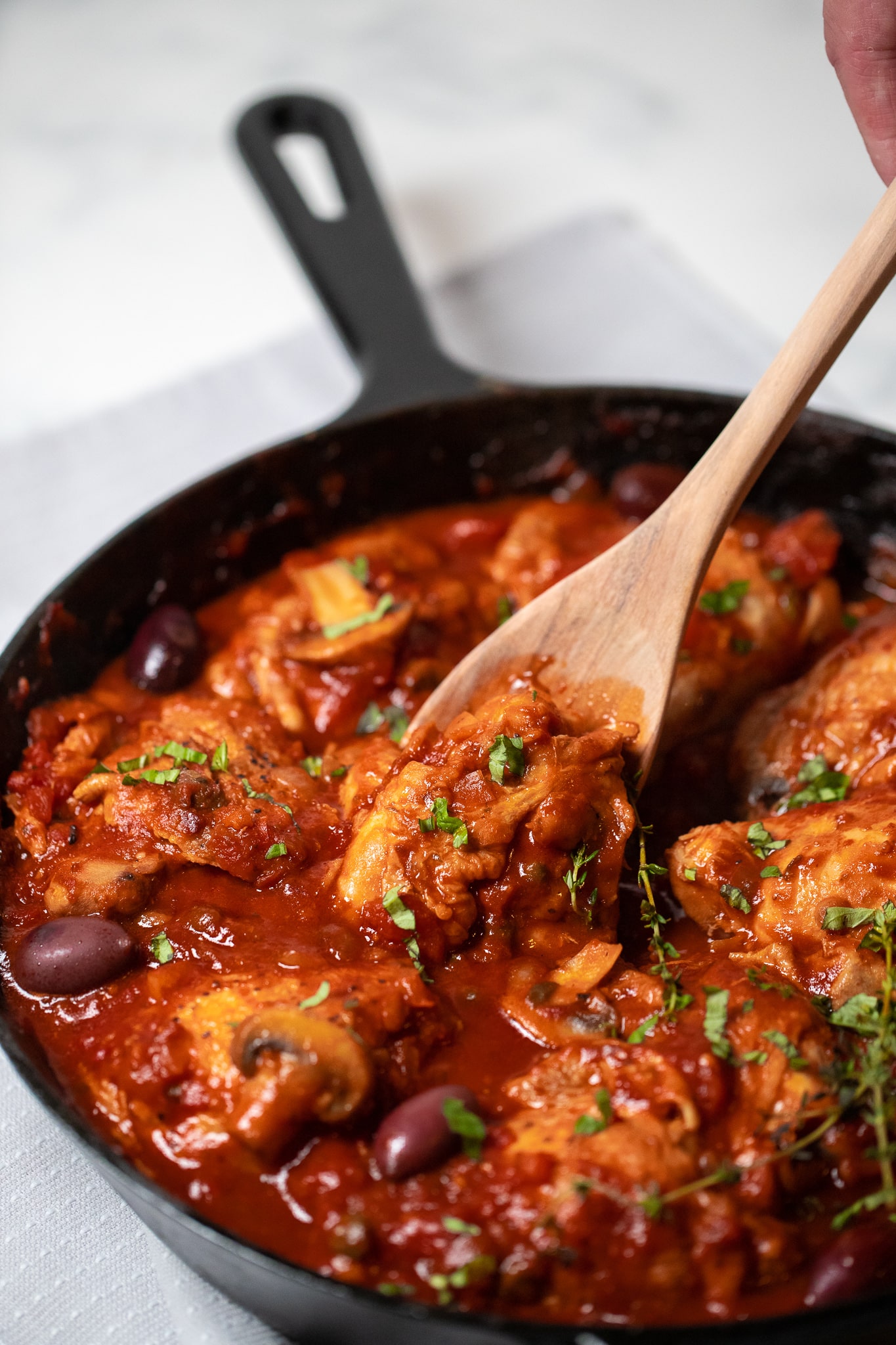 Easy Italian Chicken Cacciatore {A Simple Dinner} - The Gay Globetrotter